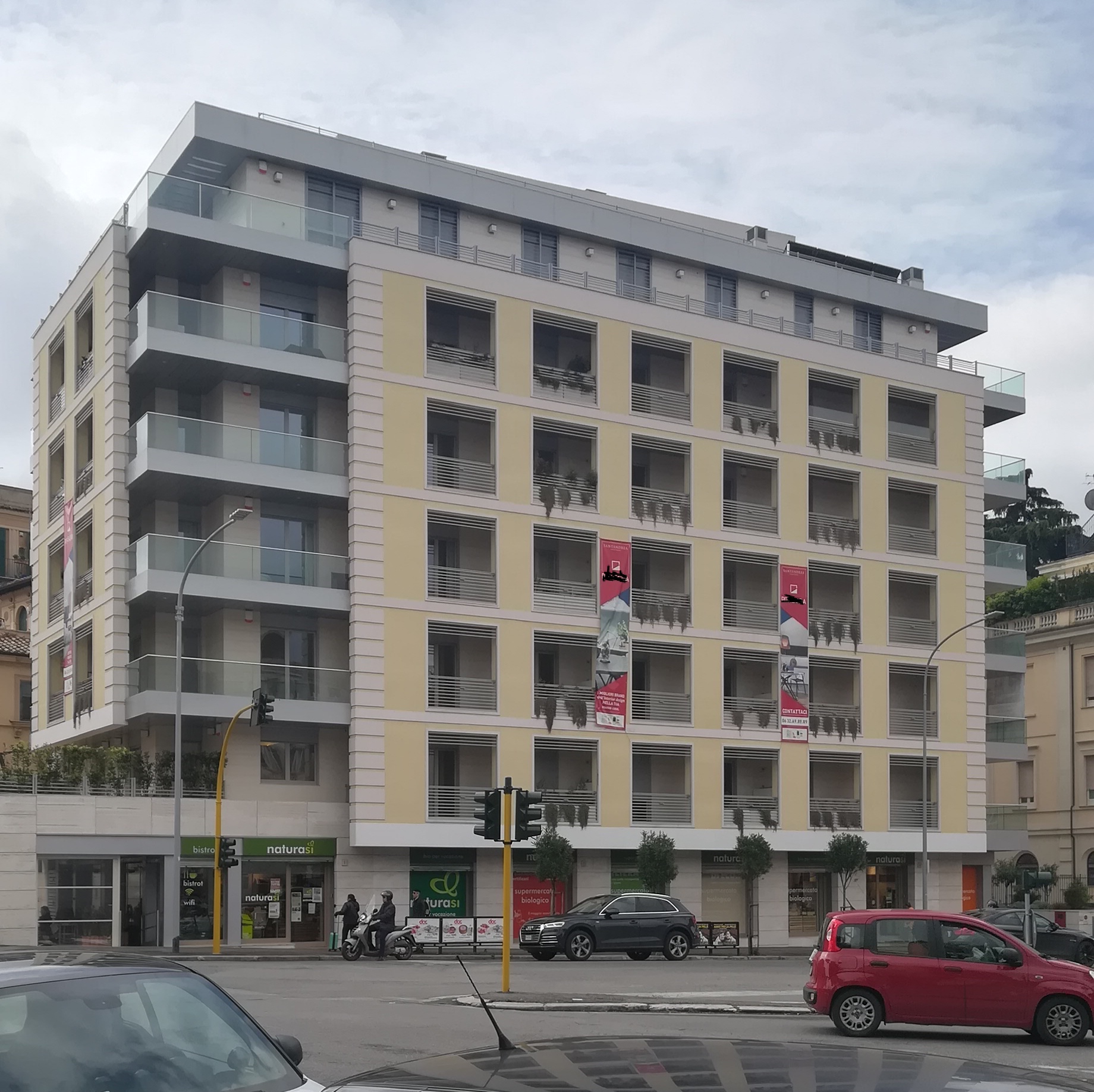 A piazza Pitagora c’è un esempio. In via Lima ce n’è un altro. Ancora ...